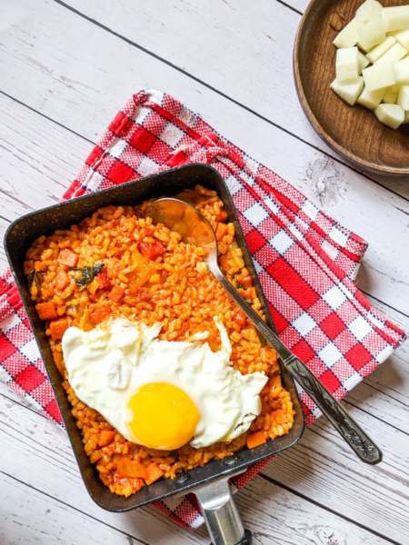 Riz frit au Kimchi / Kimchi Bokkeumbap / 김치볶음밥 | Yun's Small Kitchen