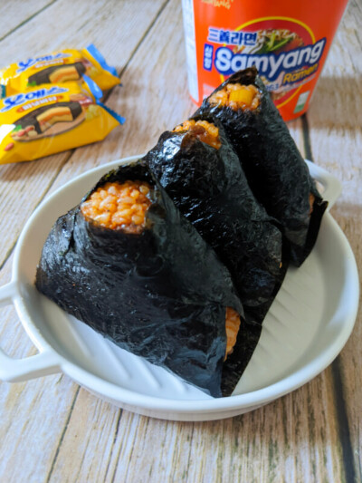 Samgak Kimbap / Boule de riz coréenne / 전주비빔 삼각김밥 - Yun's